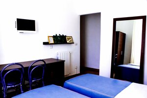 Hotel Capri (Via Magenta No:13), otel  Roma'dan