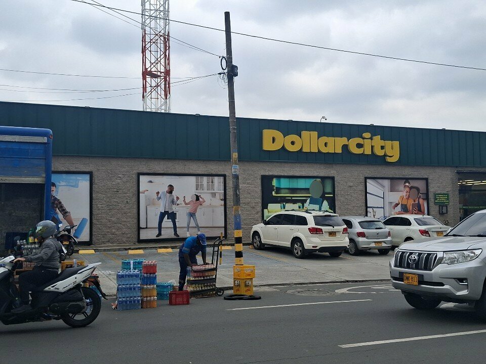 Ev eşyası mağazaları Dollarcity, Cali, foto