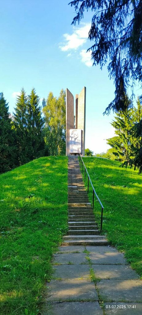 Anıt, heykel Курган Славы, Mogiliovskaya oblastı, foto