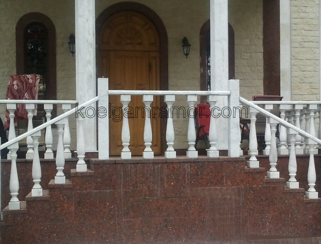 Taş ürünler ve yapılar Koelgamramor centr, Moskova ve Moskovskaya oblastı, foto