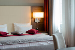 Senator (Nursultan Nazarbaev Avenue No:33/4), otel  Karağandı'dan