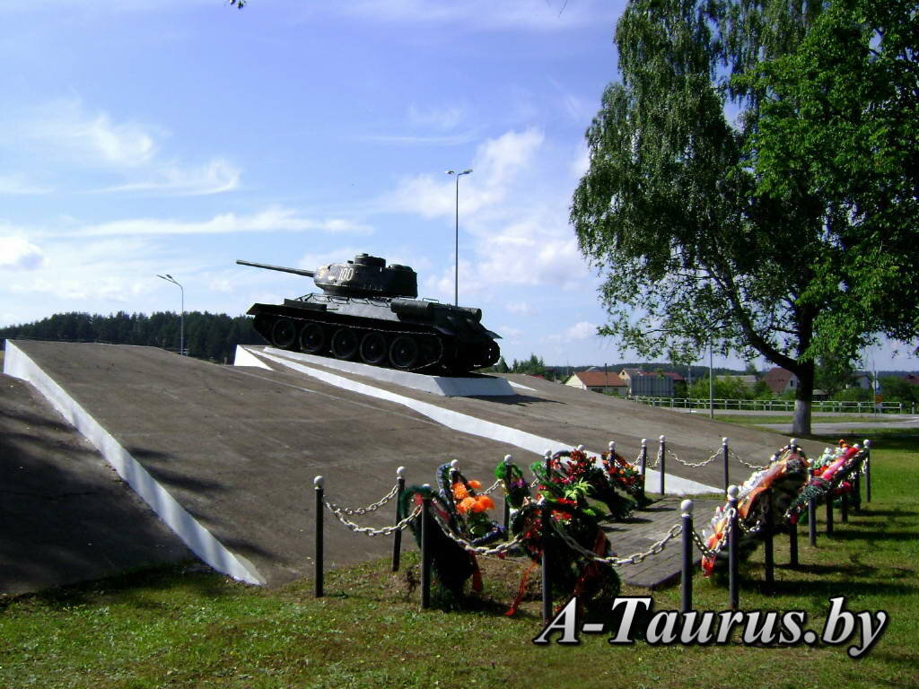 Anıt, heykel Солдатам 100-й стрелковой дивизии, Minskaya oblastı, foto