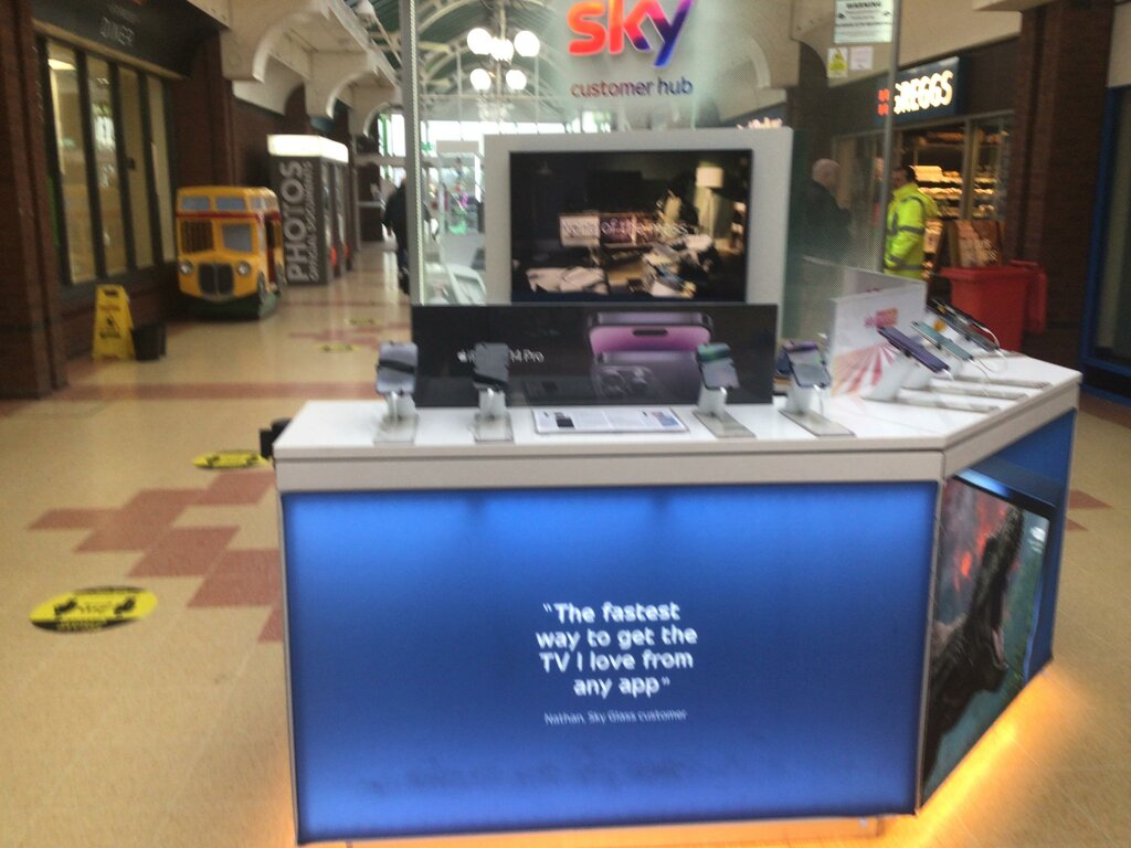 Cep telefonu ve aksesuarları satış mağazaları Sky, İngiltere, foto