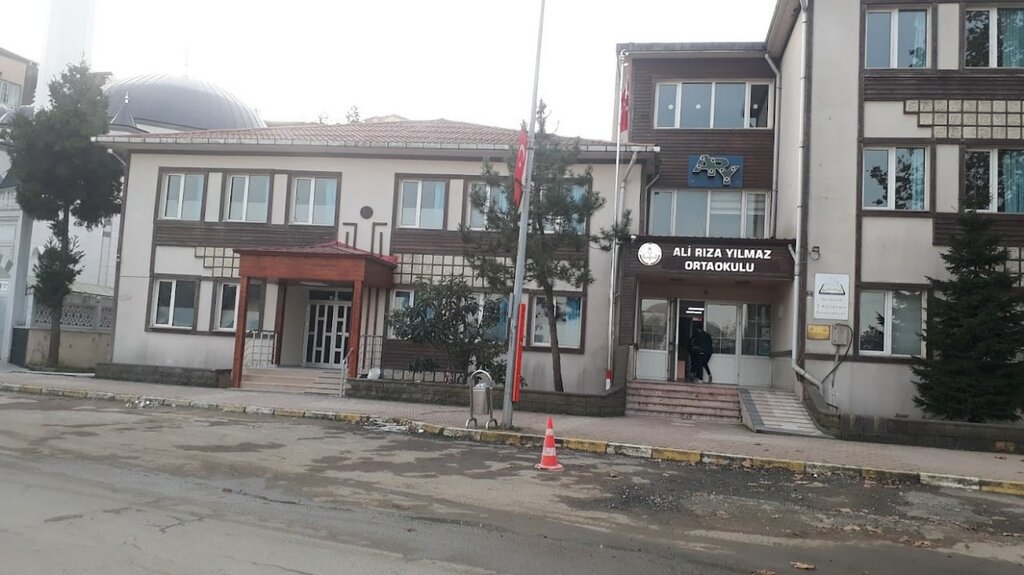 Ortaokul Ali Rıza Yılmaz Ortaokulu, Derepazarı, foto
