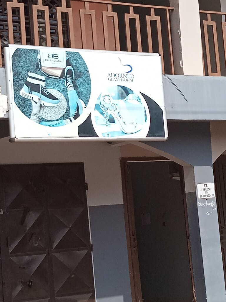 Giyim mağazası Adorned Glam-House, Dünya, foto