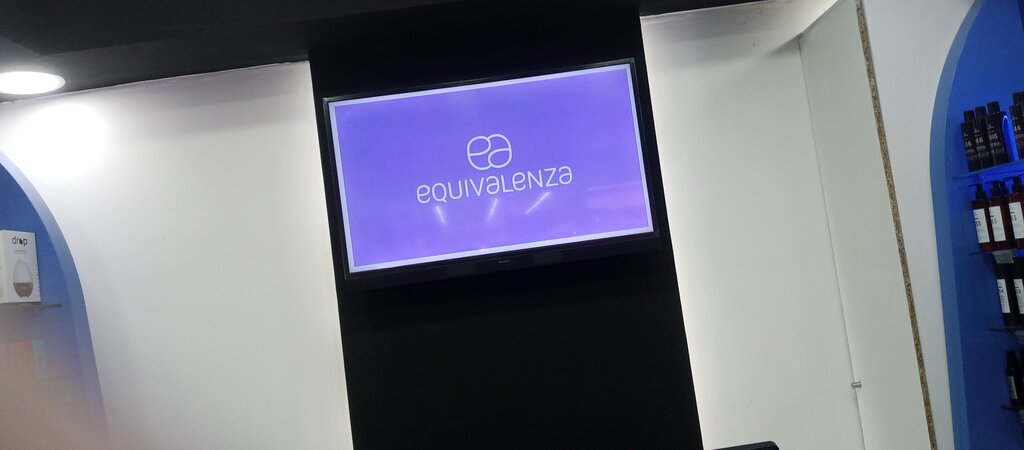 Kozmetik ve parfümeri mağazaları Equivalenza 1º de Maio, Loanda, foto