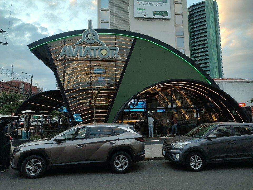 Restoran Aviator Equipetrol, Santa‑Krus, foto