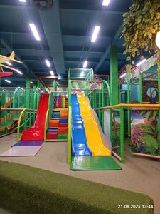 Джунгли парк (Puteyskaya Street No:5к2), eğlence merkezleri  Tula'dan