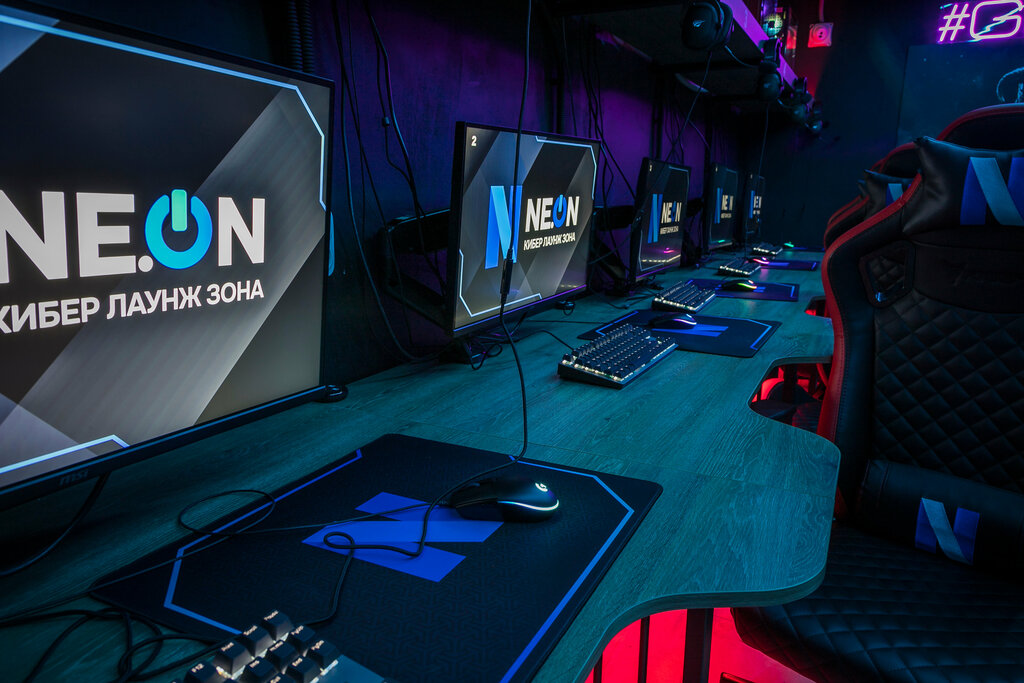 Bilgisayar kulübü Neon Cyber Lounge Zone, Moskova, foto