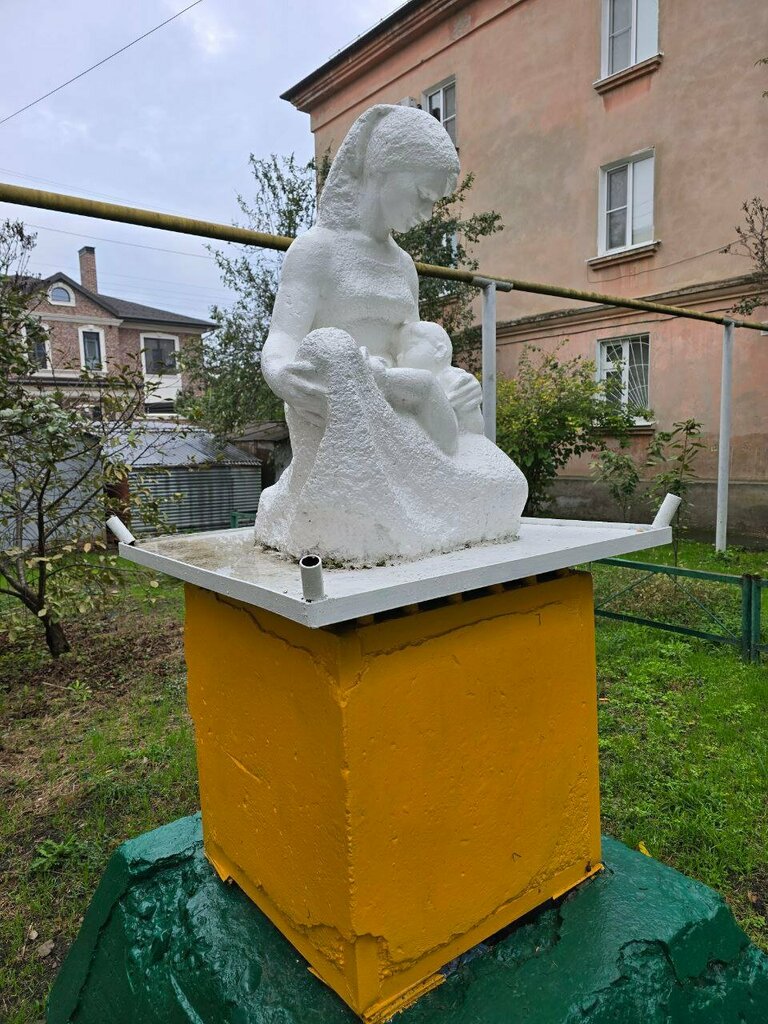 Park, sokak heykeli Девушка, Krasnodar, foto