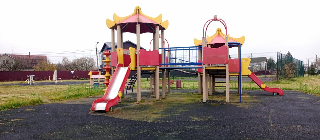 Oyun alanı Playground, Peterhof, foto