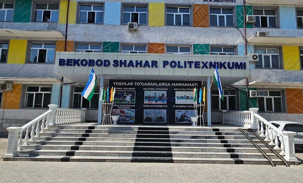 Yüksekokul Bekobod City Polytechnic, Bekabat, foto