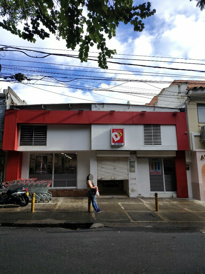 Hipermarket Tienda D1, Medellin, foto