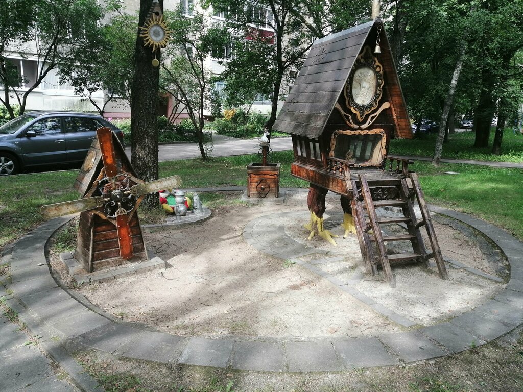 Park, sokak heykeli Сказочная избушка, Minsk, foto