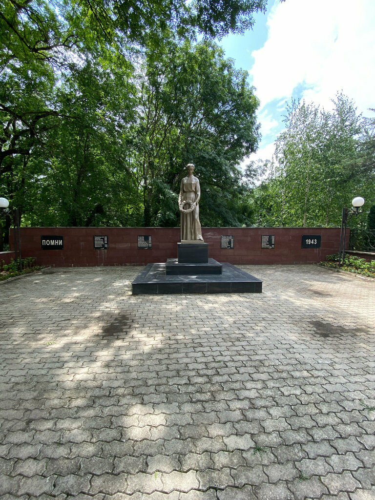 Anıt, heykel Скорбящая мать, Zheleznovodsk, foto