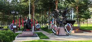 Воинский мемориал павшим в войнах защитникам Отечества (Kaluga Region, Kuybyshevskiy rayon, selskoye poseleniye Zherelevo, derevnya Kuzminichi), anıt, heykel  Kalujskaya oblastından