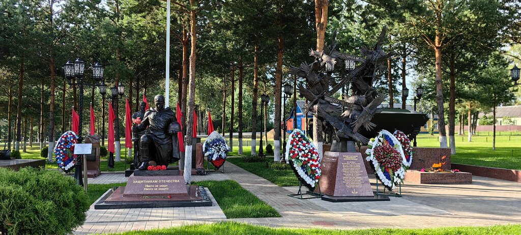 Anıt, heykel Воинский мемориал павшим в войнах защитникам Отечества, Kalujskaya oblastı, foto