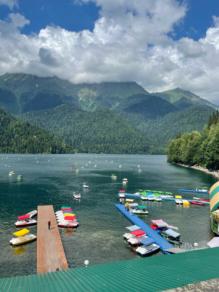 Deniz uçağı limanı Озеро Рица, Gudauta Bölgesi, foto