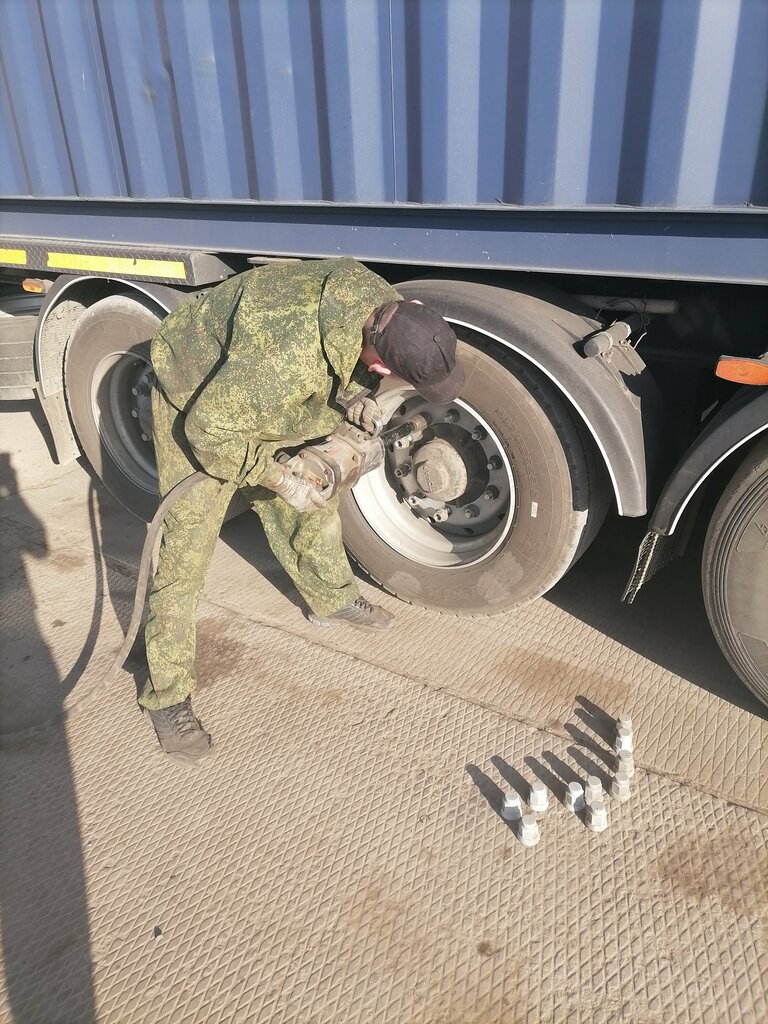Oto lastik tamiri Tire service, Kamenka, foto
