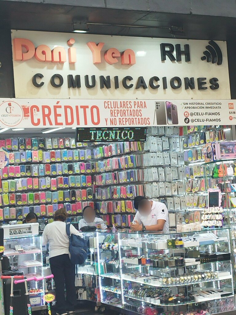 Cep telefonu aksesuarları Dani Yen Rh, Medellin, foto