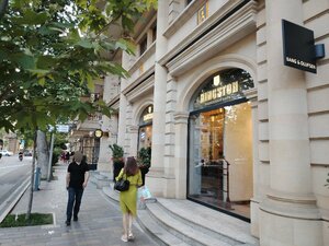 Kingston (Сity ​​of republican subordination Baku, Sebail District, Zarifa Aliyeva Street, 31A), güzellik salonu  Bakü'den