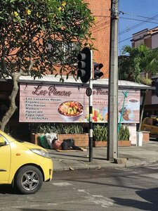 Panadería Los Pioneros (Antioquia, Municipio de Medellín, Barrio de U.D. Atanasio Girardot, Carrera 73, 42-37), ekmek fırını  Medellin'den