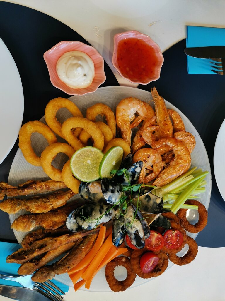 Kafe Ocean Market & Cafe Ukha, Batum, foto