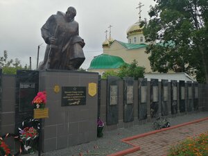 Братская могила (Homieĺskaja voblasć, Kalinkavichy, ulitsa Kuybysheva), anıt, heykel  Kalinoviçi'den