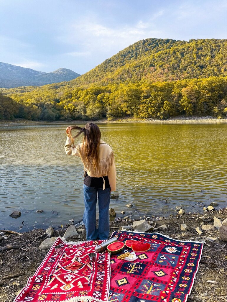 Piknik alanı Горное озеро, Kırım Cumhuriyeti, foto