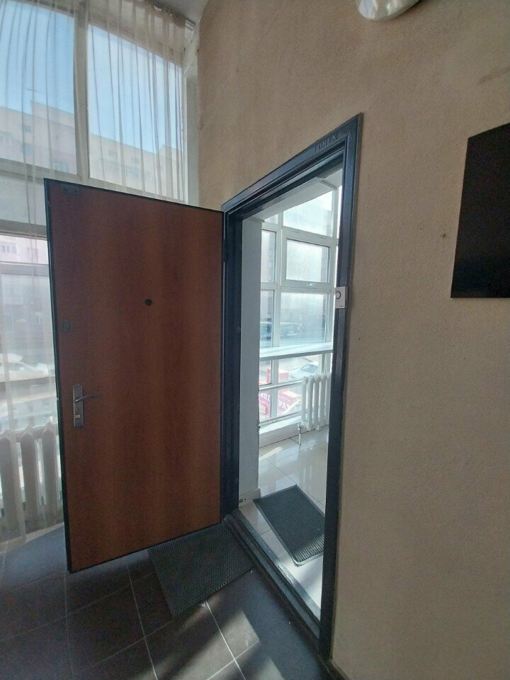 Rehincilik M-Pawnshop, Astana, foto