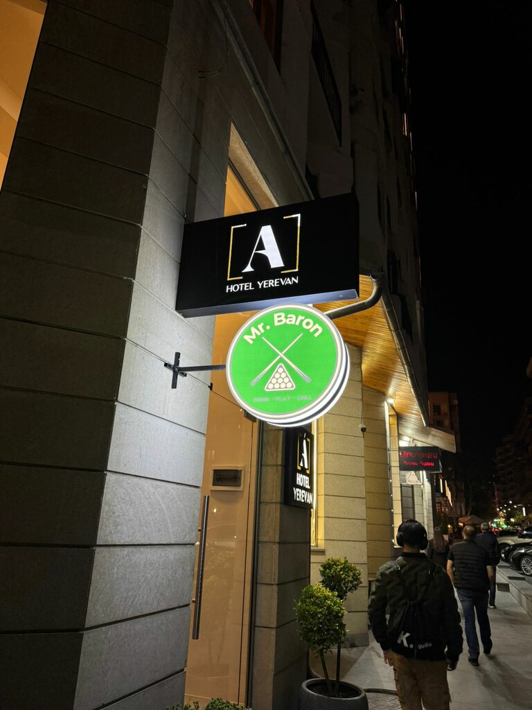 Bilardo salonları Mr. Baron Billiards & Bar, Erivan, foto