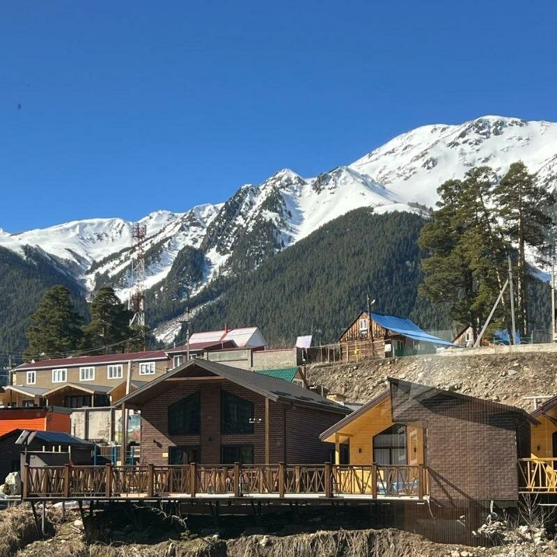 Resort oteller, tesisler Ogonek, Karaçay‑Çerkez Cumhuriyeti, foto