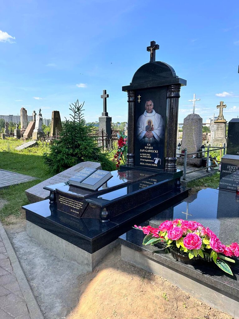 Heykel ve mezarlık taşı üreticileri Granitnaya masterskaya, Grodno, foto