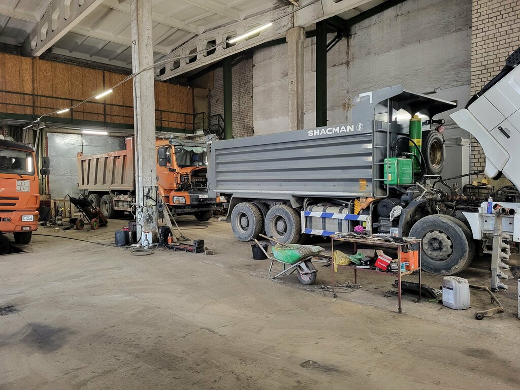 Kamyonların onarımı Gasstroygrupp, Nijni Novgorod, foto