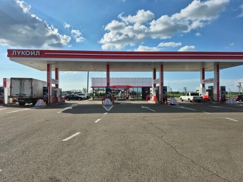 Benzin istasyonu Lukoil, Krasnodarski krayı, foto