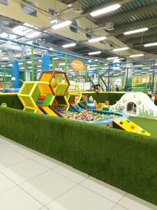 Максилэнд (Sozidateley Avenue No:17А, Ulyanovsk), eğlence merkezleri  Ulyanovsk'tan