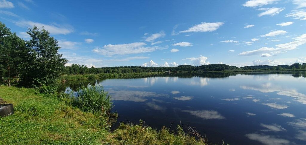 Avcılar ve balıkçılar КРХ Пруд реки Багаряк, Sverdlovskaya oblastı, foto