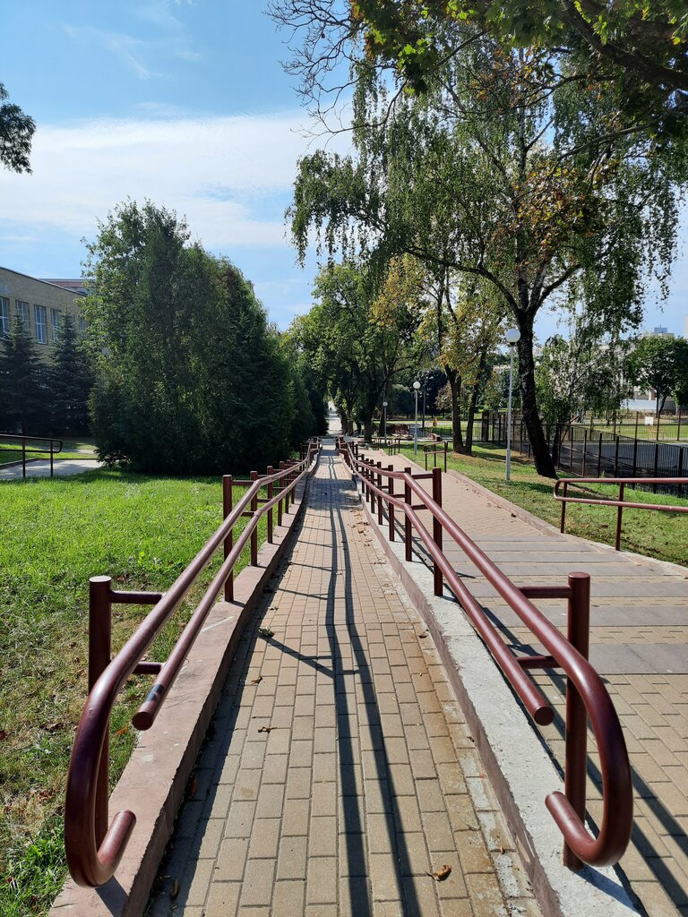 Turistik yerler Аллея партизан, Minsk, foto