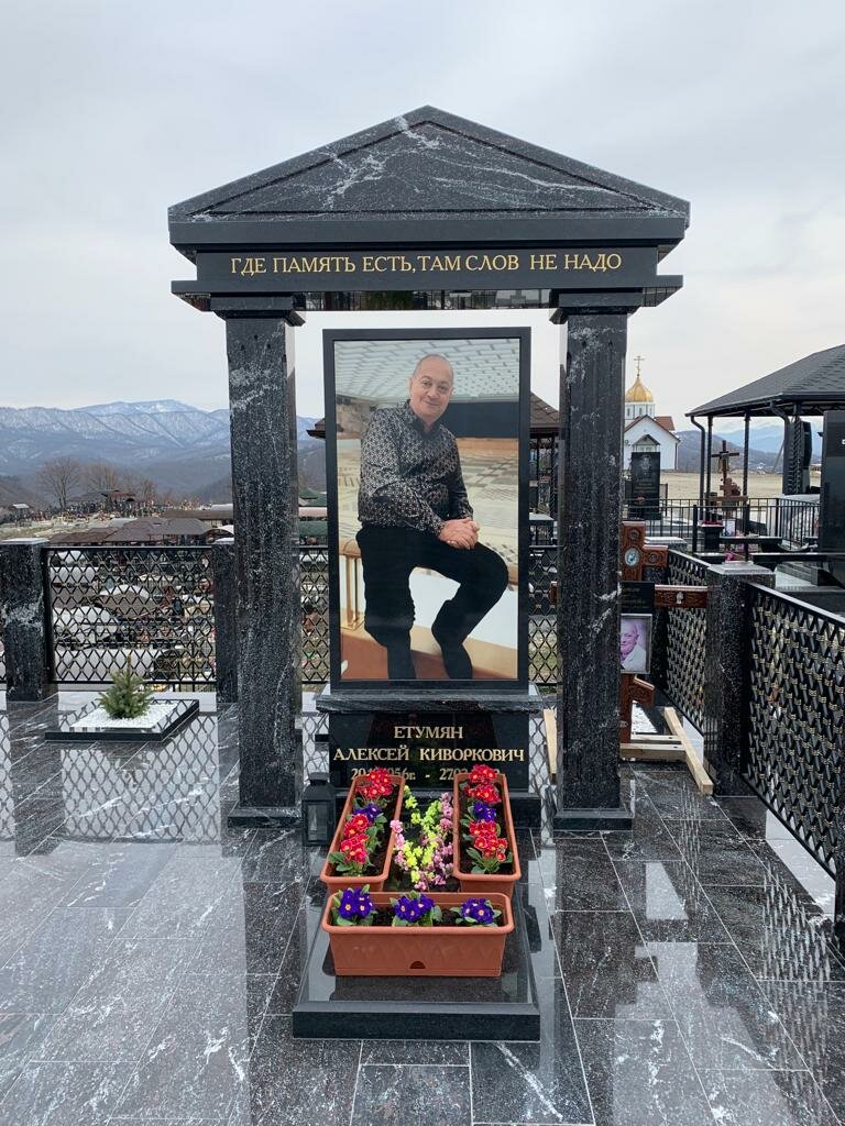 Heykel ve mezarlık taşı üreticileri Мир Памяти, Soçi, foto