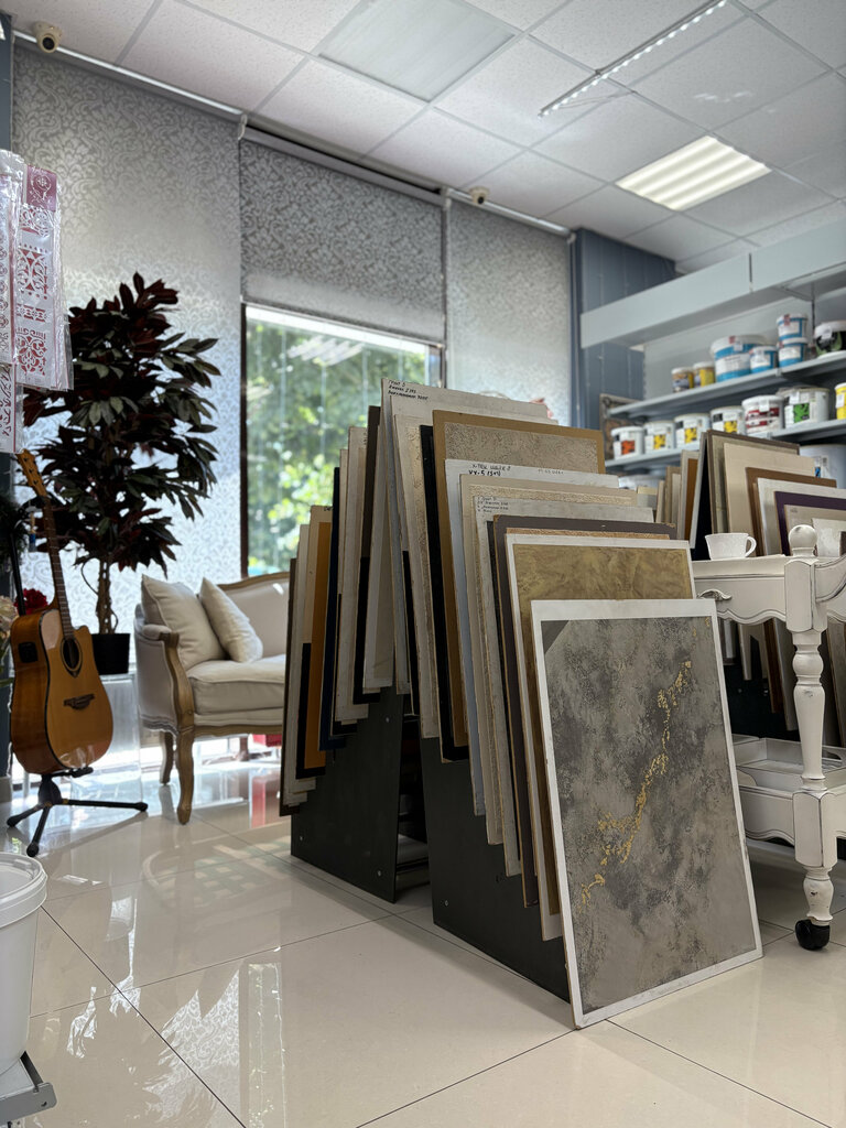 Boya ve cila malzemeleri üretim ve satış yerleri Kolor Studiya Lik, Anapa, foto