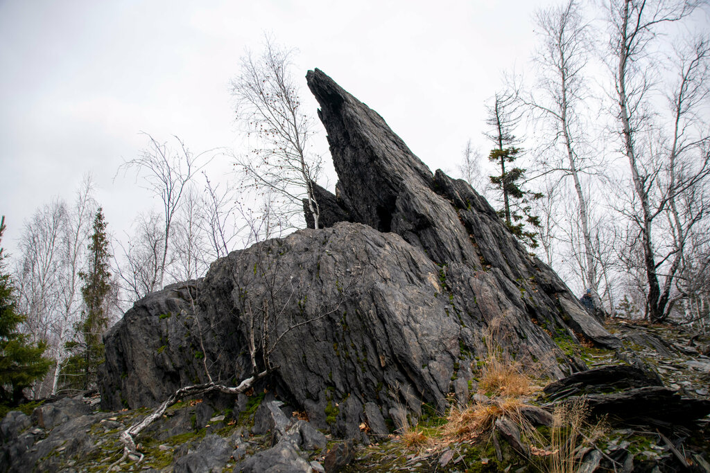 Dağ zirvesi Чёрные пальцы, Sverdlovskaya oblastı, foto