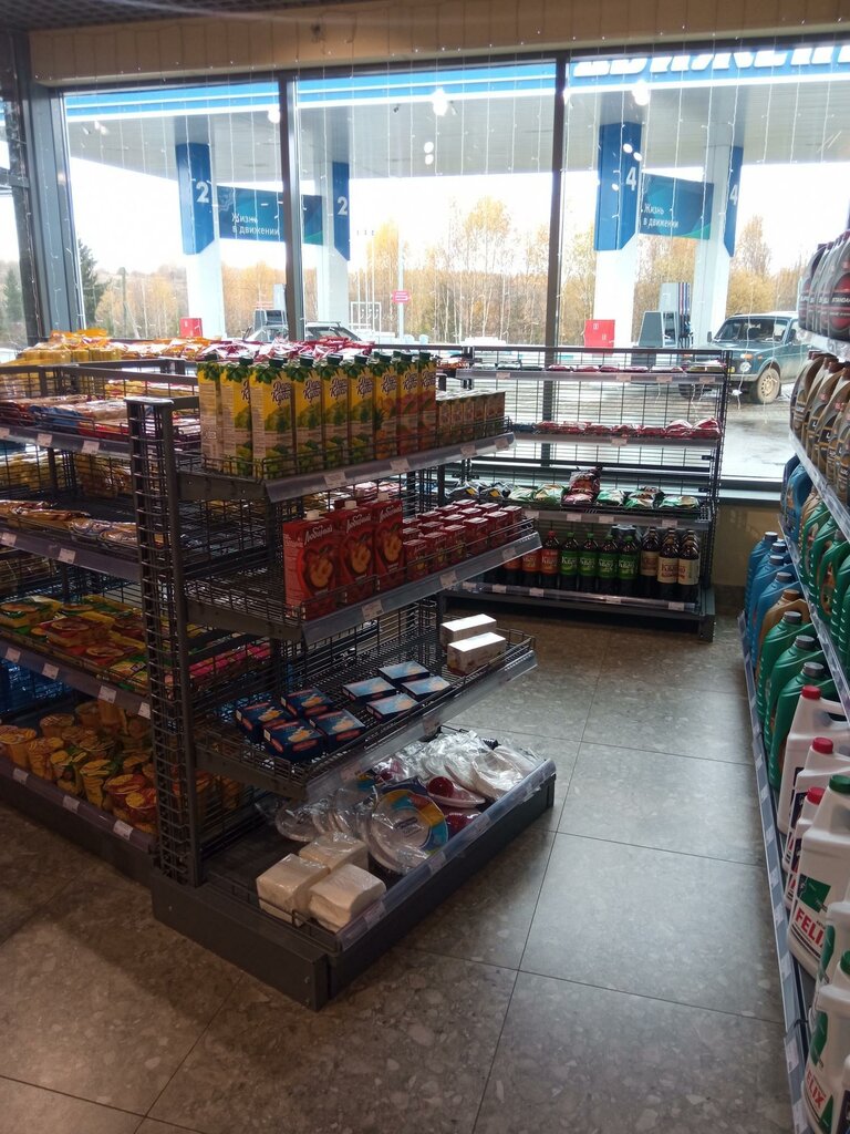 Benzin istasyonu Движение, Kirovskaya oblastı, foto