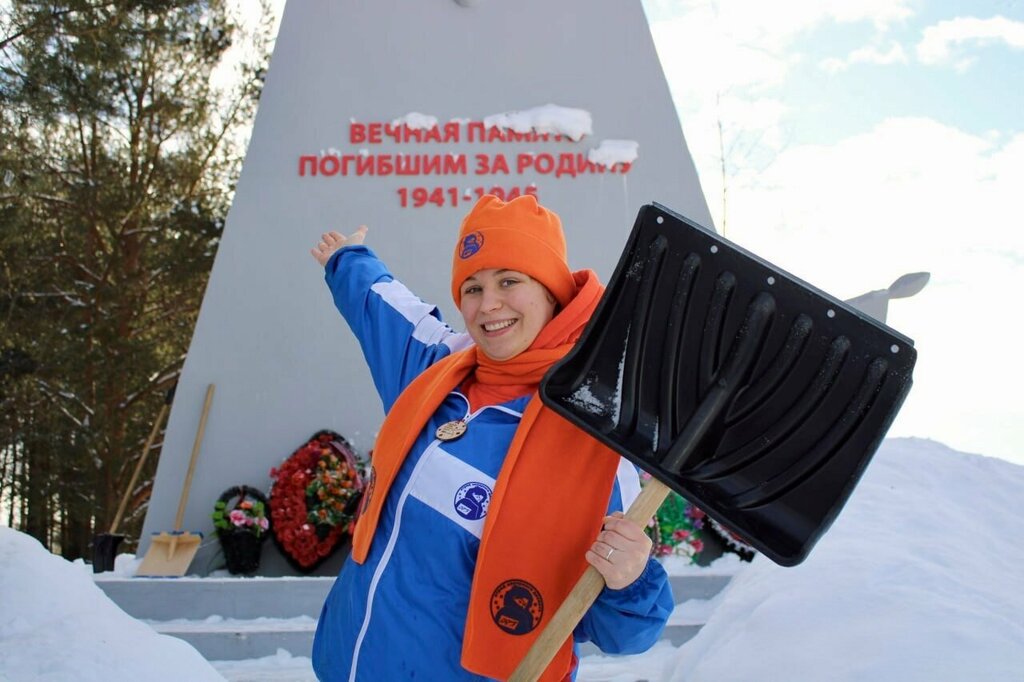 Anıt, heykel Стела с именами жителей села, погибших в Великой Отечественной войне, Arhangelskaya oblastı, foto