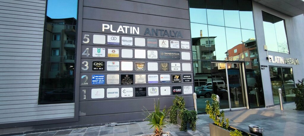 Avukatlar AV. Mehmet E. Ömür Yiğit, Antalya, foto