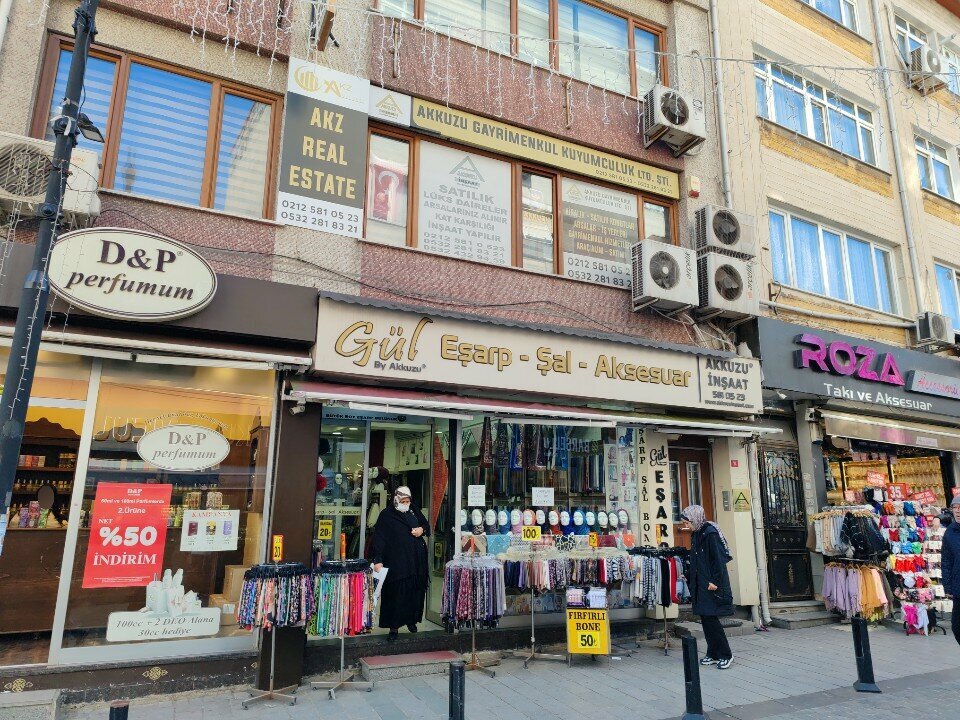 Giyim mağazası Gül Eşarp, İstanbul, foto