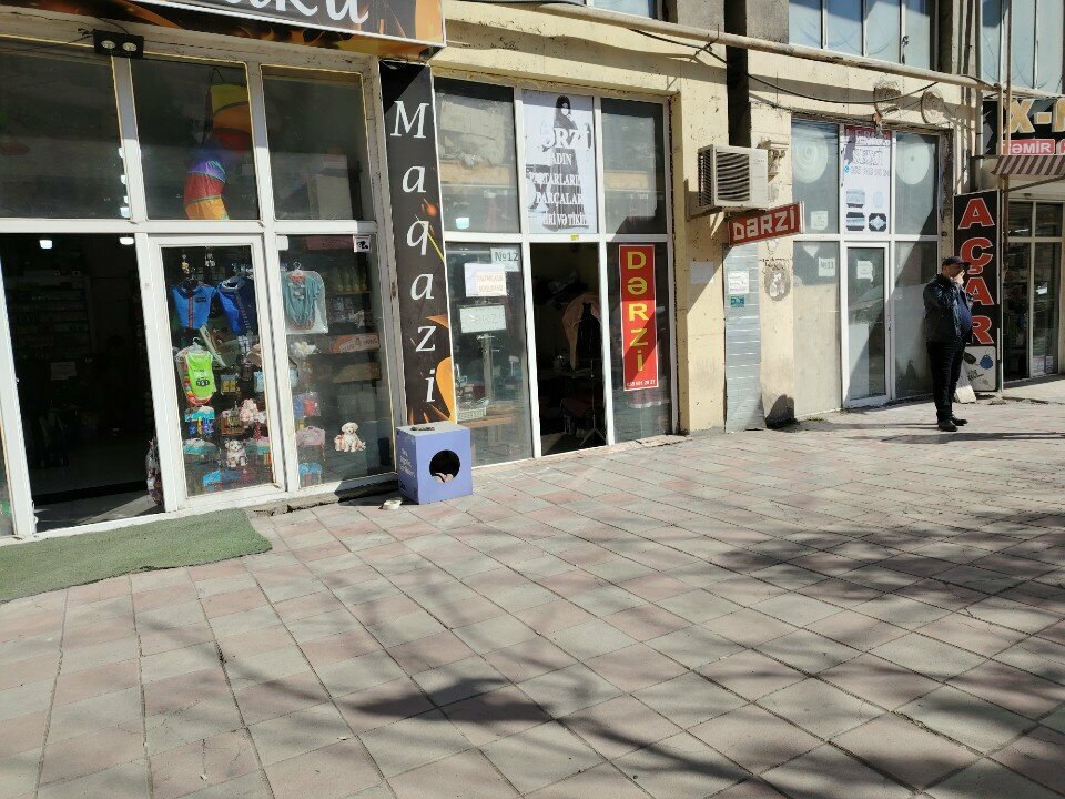 Kıyafet tamiri Dərzi, Bakü, foto