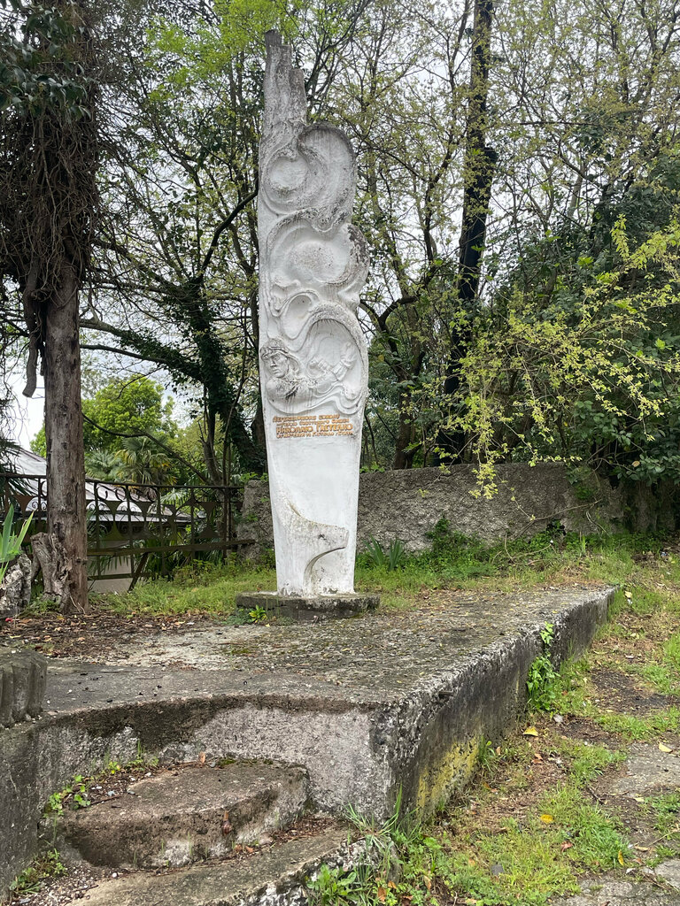 Park, sokak heykeli Н.Ф. Гастелло, Suhum, foto