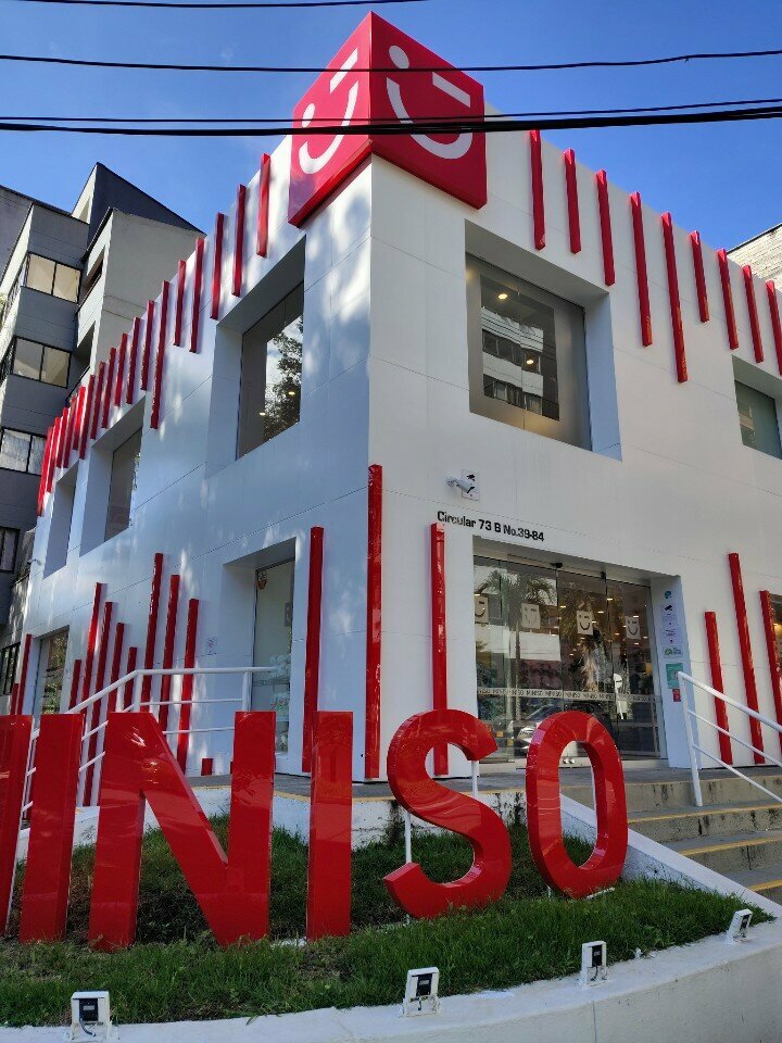 Hediyelik eşya mağazaları Miniso, Medellin, foto