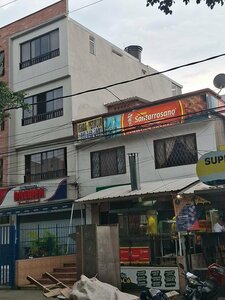Chorizo Santarrosano De La 44 (Valle del Cauca, Municipio de Santiago de Cali, Calle 13, 44-10), fast food  Cali'den