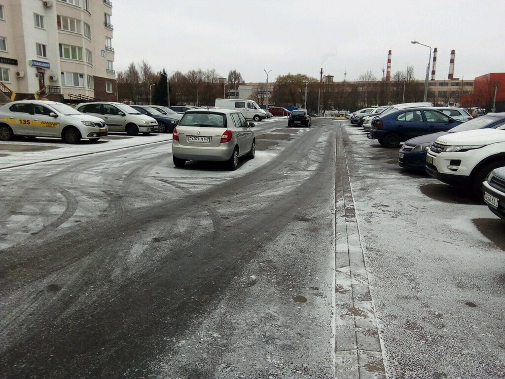 Otoparklar Parking lot, Minsk, foto